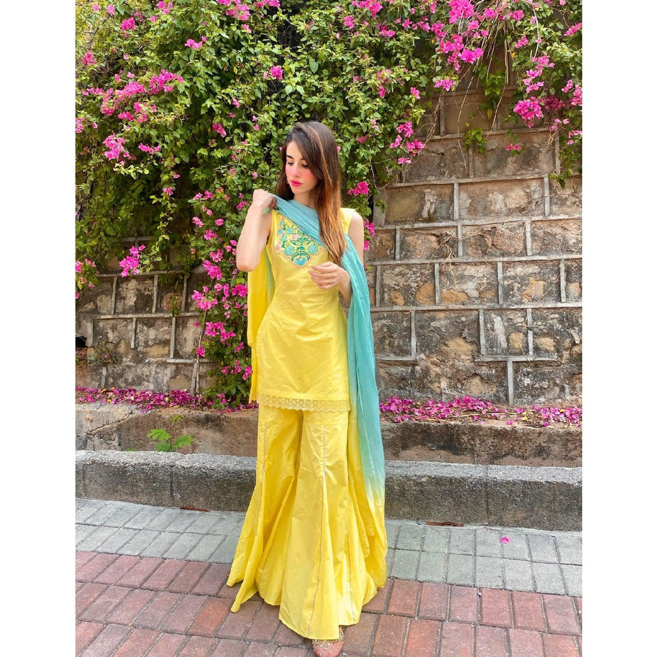 Eastern – Amna Wajiha Closet